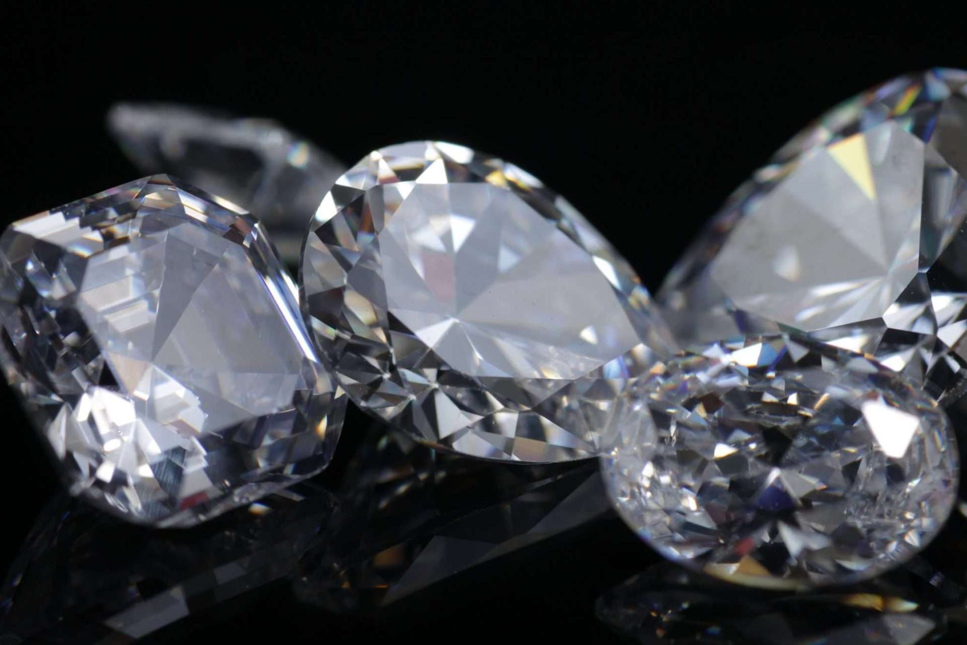 Diamond Cut Explained Simply: What Makes a Diamond Sparkle | Carathea