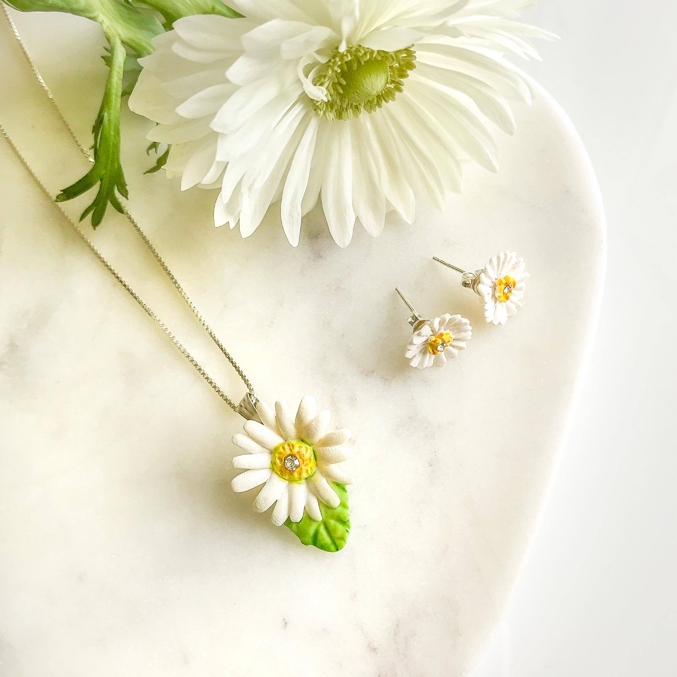 April Birth Flowers: Daisy & Sweet Pea Meaning | Carathea