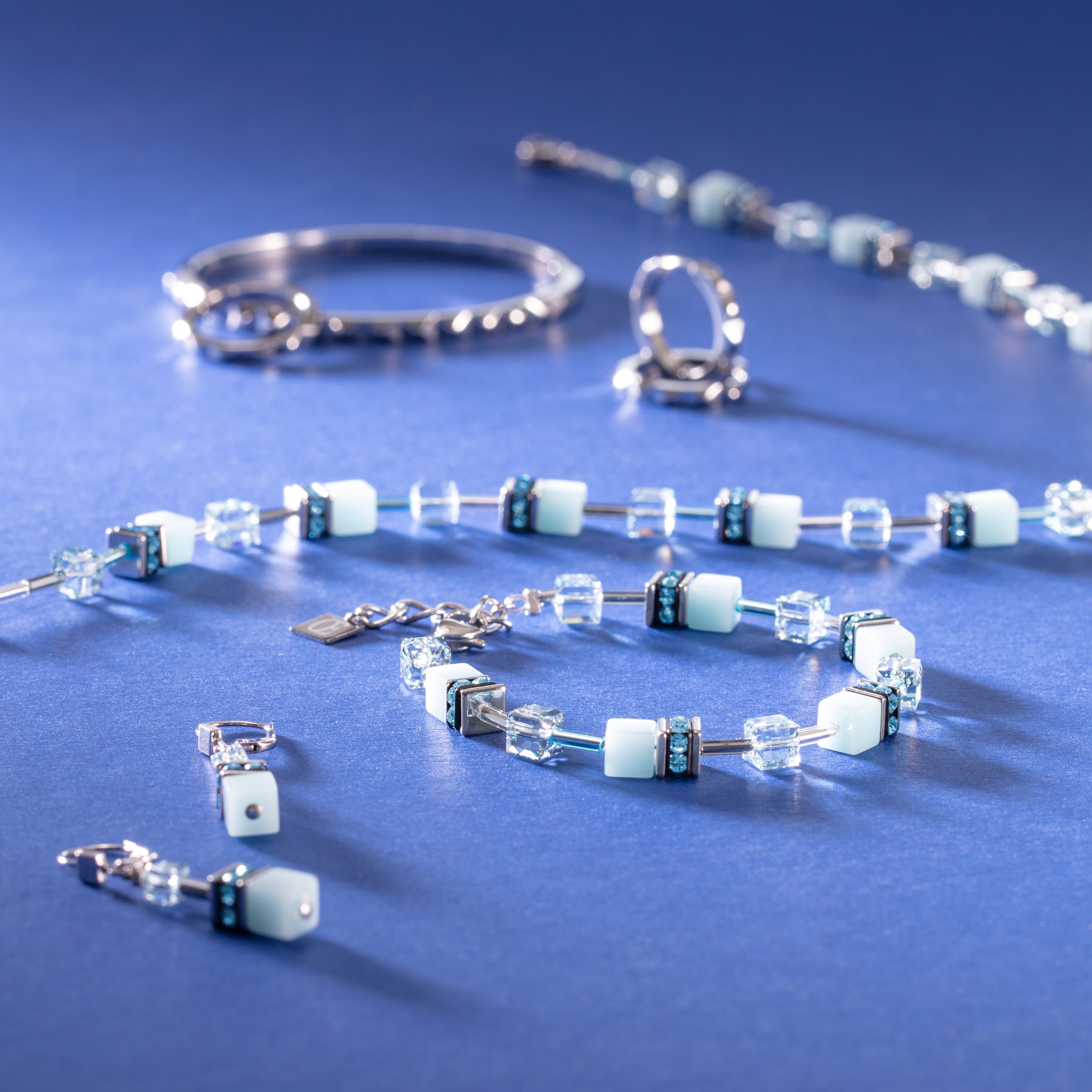 Guide to Types of Hoop Earring Closures & Fasteners | Carathea